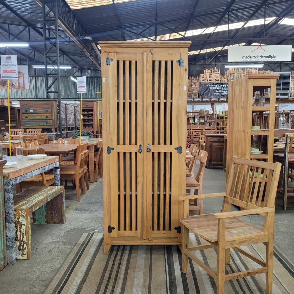 Armário Rústico 2 Portas Ripado 1,90x0,80M - Madeira de Demolição